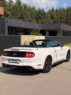 White Ford Mustang 2020 in Vilnius, with an engine capacity of 2.26 L and mileage of 74 thousand km for 22800 €, photo 13 on AUTOMOTO.COM.LV
