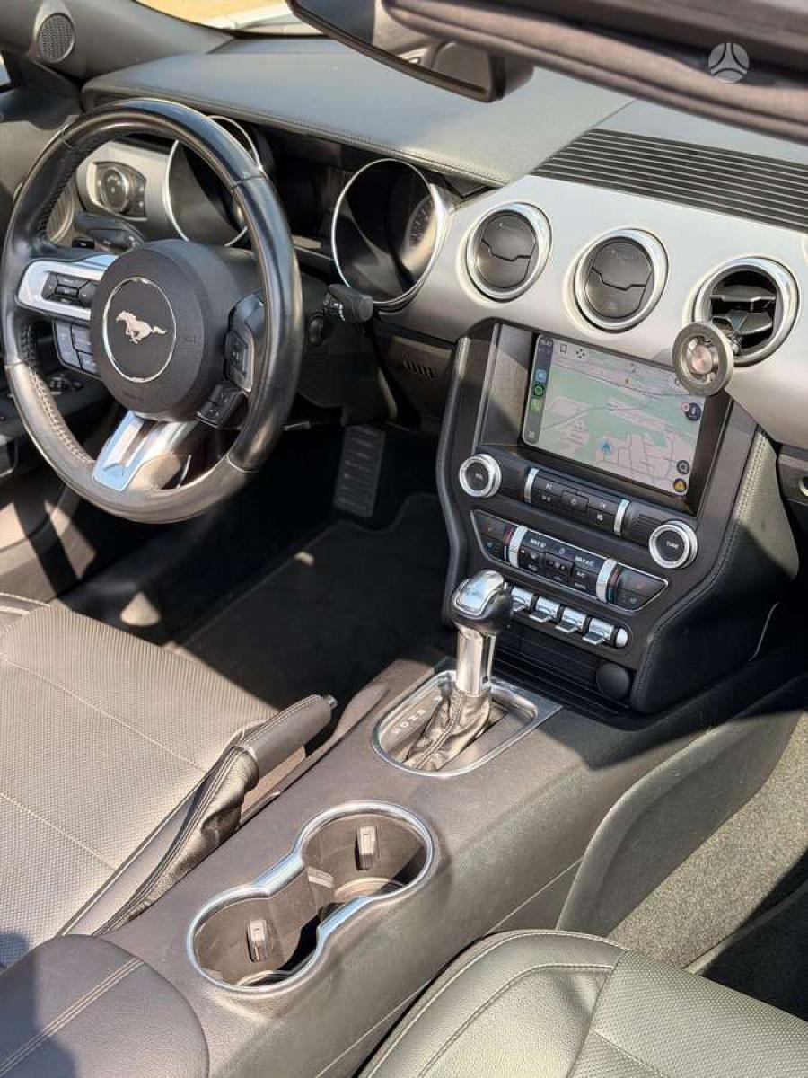 White Ford Mustang 2020 in Vilnius, with an engine capacity of 2.26 L and mileage of 74 thousand km for 22800 €, photo 14 on AUTOMOTO.COM.LV