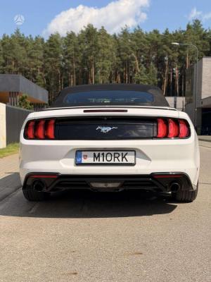 White Ford Mustang 2020 in Vilnius, with an engine capacity of 2.26 L and mileage of 74 thousand km for 22800 €, photo 18 on AUTOMOTO.COM.LV