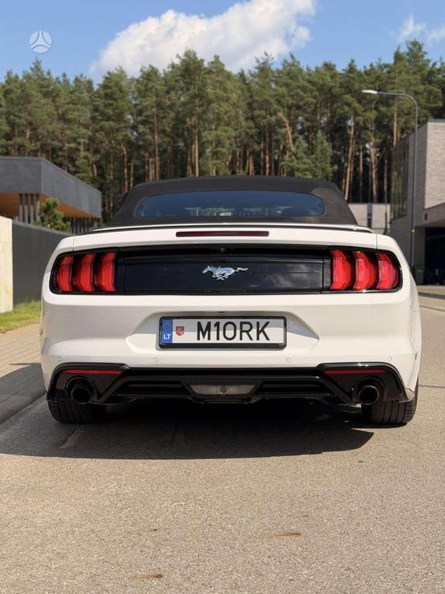 White Ford Mustang 2020 in Vilnius, with an engine capacity of 2.26 L and mileage of 74 thousand km for 22800 €, photo 18 on AUTOMOTO.COM.LV