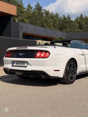 White Ford Mustang 2020 in Vilnius, with an engine capacity of 2.26 L and mileage of 74 thousand km for 22800 €, photo 20 on AUTOMOTO.COM.LV
