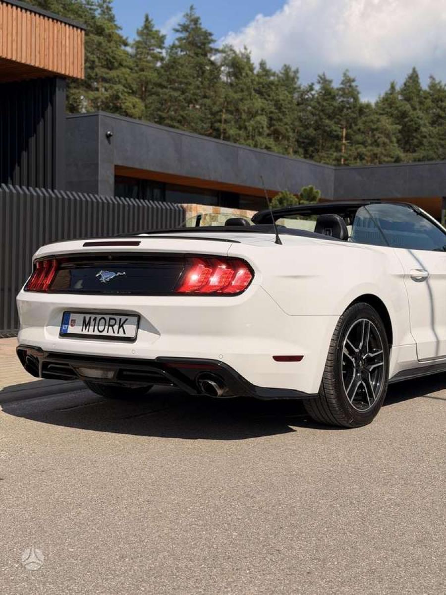 White Ford Mustang 2020 in Vilnius, with an engine capacity of 2.26 L and mileage of 74 thousand km for 22800 €, photo 20 on AUTOMOTO.COM.LV