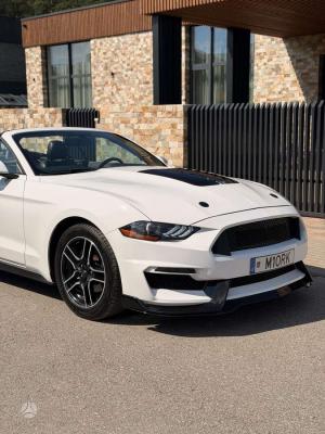 White Ford Mustang 2020 in Vilnius, with an engine capacity of 2.26 L and mileage of 74 thousand km for 22800 €, photo 21 on AUTOMOTO.COM.LV