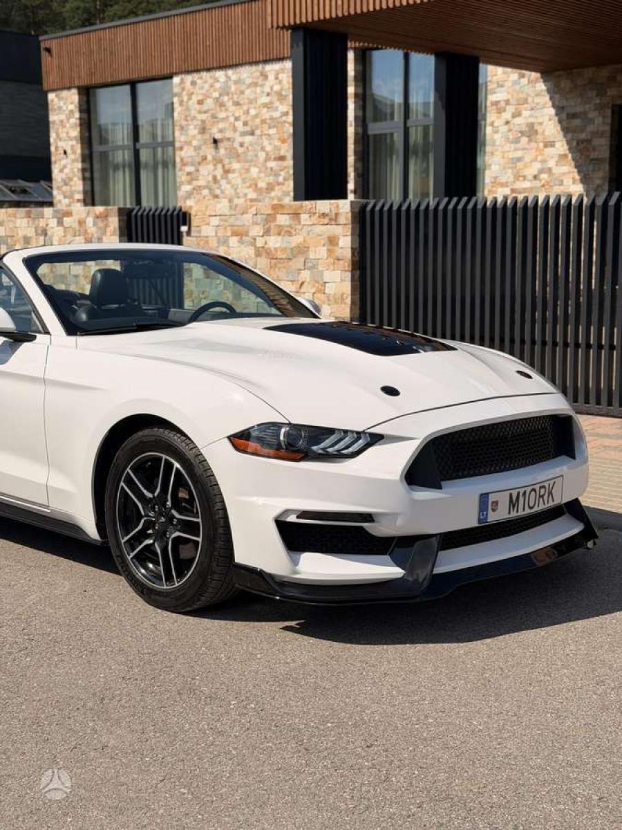 White Ford Mustang 2020 in Vilnius, with an engine capacity of 2.26 L and mileage of 74 thousand km for 22800 €, photo 21 on AUTOMOTO.COM.LV