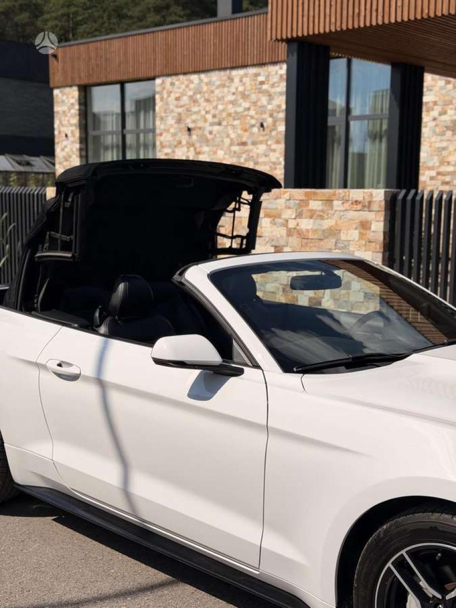 White Ford Mustang 2020 in Vilnius, with an engine capacity of 2.26 L and mileage of 74 thousand km for 22800 €, photo 36 on AUTOMOTO.COM.LV