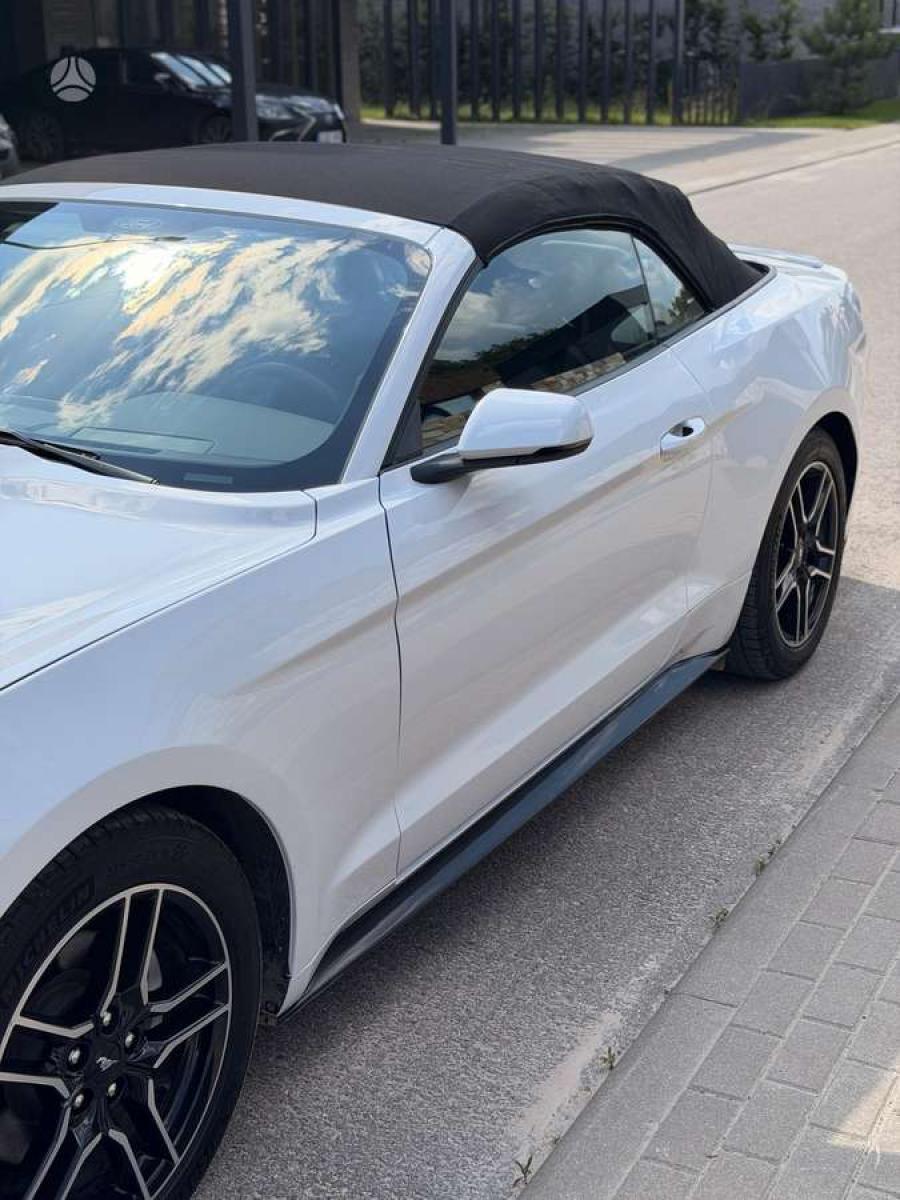 White Ford Mustang 2020 in Vilnius, with an engine capacity of 2.26 L and mileage of 74 thousand km for 22800 €, photo 39 on AUTOMOTO.COM.LV