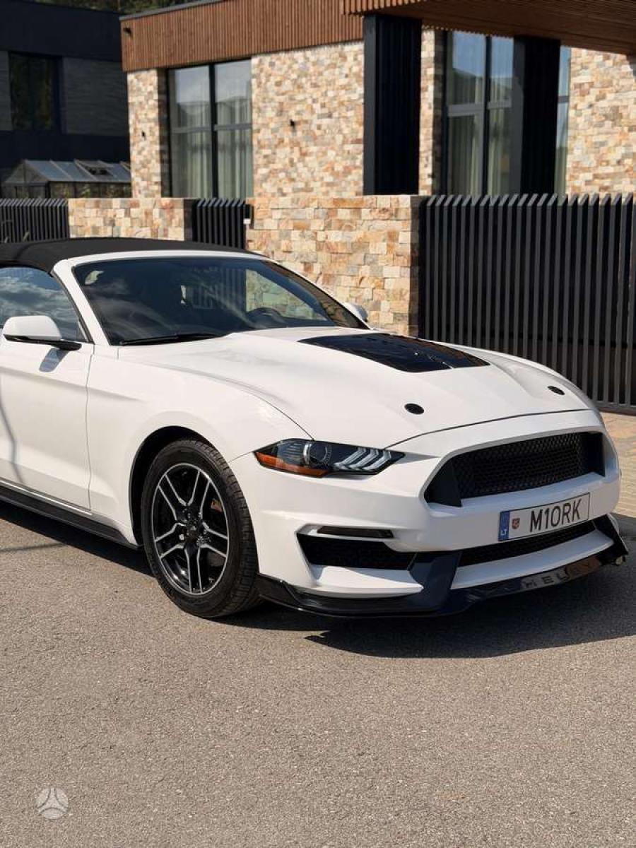 White Ford Mustang 2020 in Vilnius, with an engine capacity of 2.26 L and mileage of 74 thousand km for 22800 €, photo 41 on AUTOMOTO.COM.LV