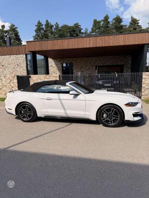 White Ford Mustang 2020 in Vilnius, with an engine capacity of 2.26 L and mileage of 74 thousand km for 22800 €, photo 42 on AUTOMOTO.COM.LV