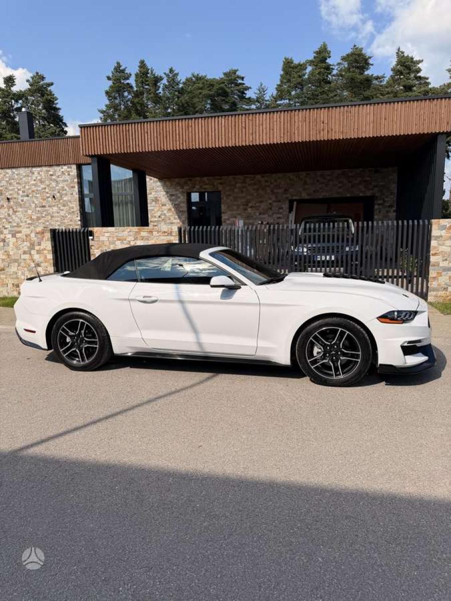 White Ford Mustang 2020 in Vilnius, with an engine capacity of 2.26 L and mileage of 74 thousand km for 22800 €, photo 42 on AUTOMOTO.COM.LV