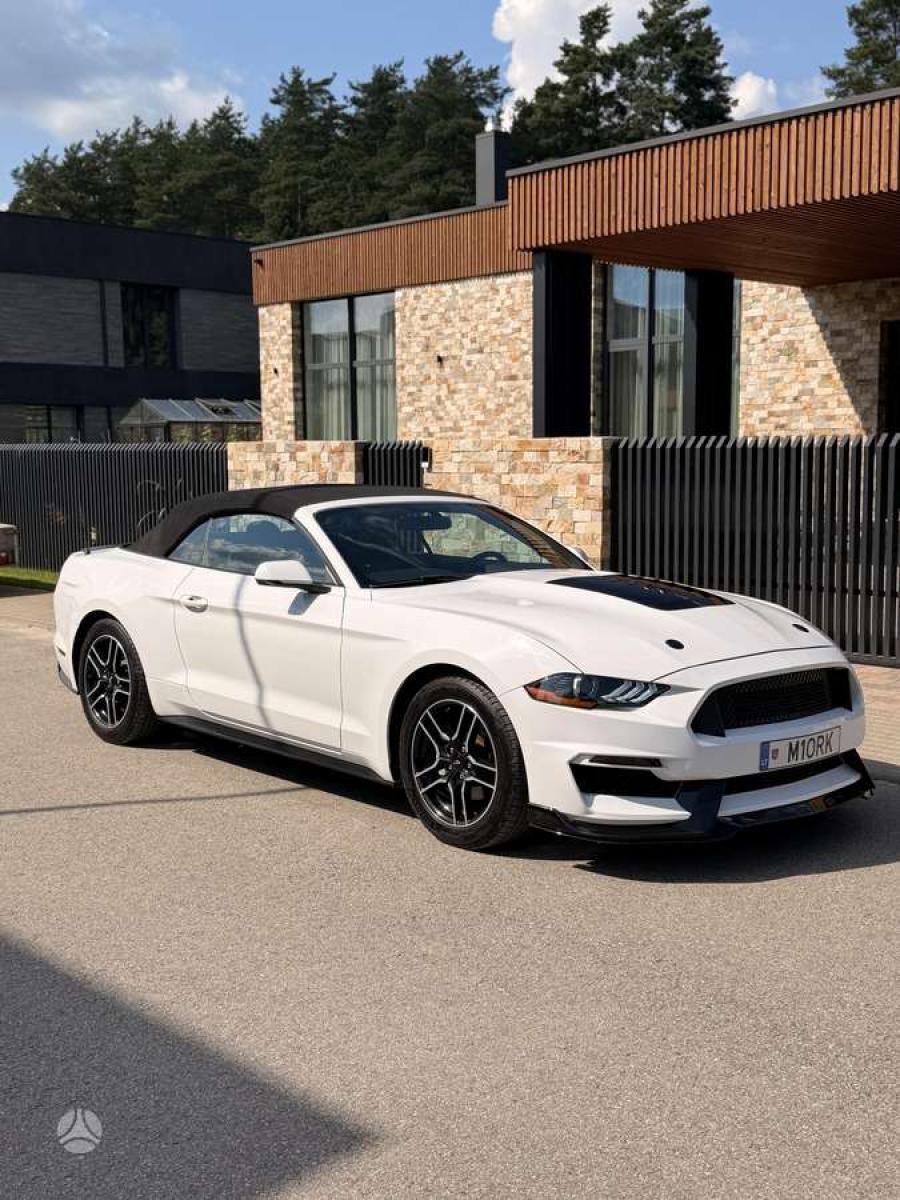 White Ford Mustang 2020 in Vilnius, with an engine capacity of 2.26 L and mileage of 74 thousand km for 22800 €, photo 43 on AUTOMOTO.COM.LV