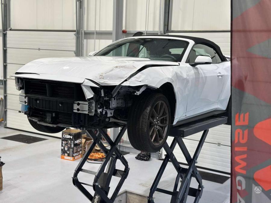Balts Ford Mustang 2025 Viļņa, ar dzinēja tilpumu 2.30 L un nobraukumu 8 tūkst. km par 13794 €, foto 6 vietnē AUTOMOTO.COM.LV
