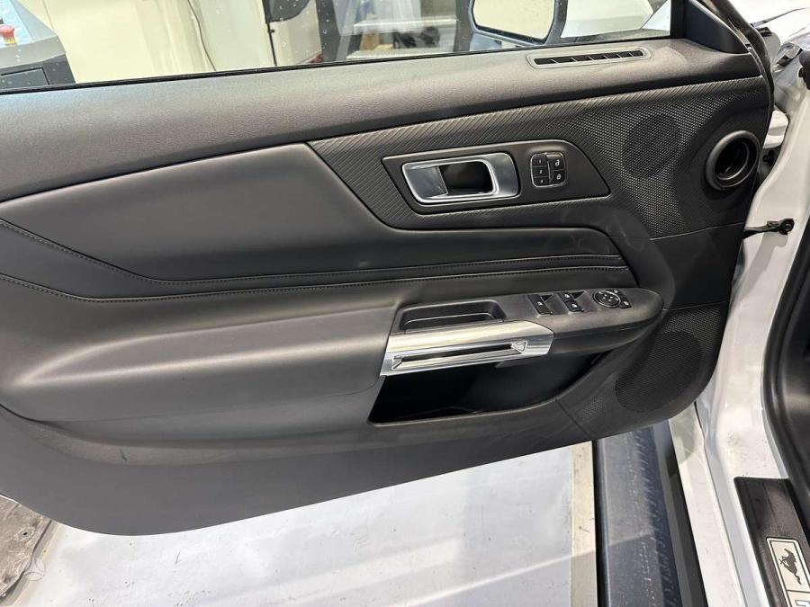 Balts Ford Mustang 2025 Viļņa, ar dzinēja tilpumu 2.30 L un nobraukumu 8 tūkst. km par 13794 €, foto 17 vietnē AUTOMOTO.COM.LV