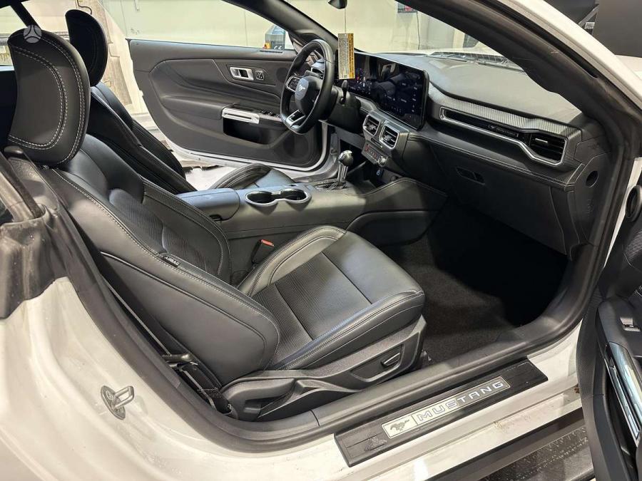 Balts Ford Mustang 2025 Viļņa, ar dzinēja tilpumu 2.30 L un nobraukumu 8 tūkst. km par 13794 €, foto 18 vietnē AUTOMOTO.COM.LV