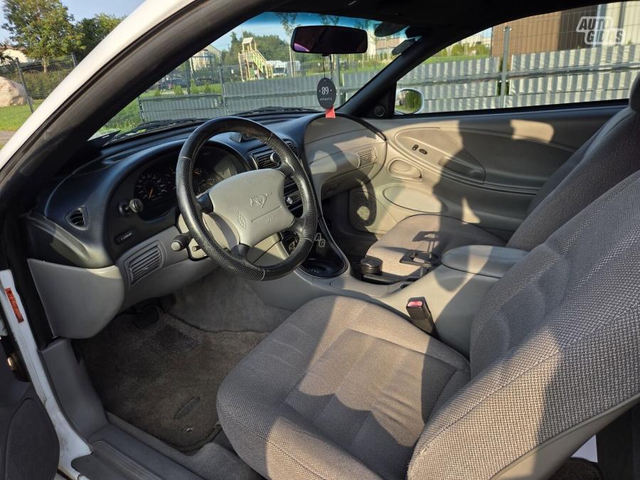 White Ford Mustang 1997 in Vilnius, with an engine capacity of 3.80 L and mileage of 224 thousand km for 5400 €, photo 8 on AUTOMOTO.COM.LV