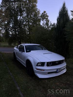 Balts Ford Mustang 2006 Rīga, ar dzinēja tilpumu 4.00 L un nobraukumu 188 tūkst. km par 7300 €, foto  vietnē AUTOMOTO.COM.LV