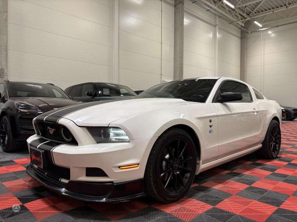 Balts Ford Mustang 2013 Viļņa, ar dzinēja tilpumu 3.73 L un nobraukumu 220 tūkst. km par 11500 €, foto 1 vietnē AUTOMOTO.COM.LV