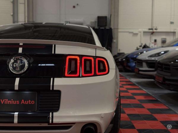 Balts Ford Mustang 2013 Viļņa, ar dzinēja tilpumu 3.73 L un nobraukumu 220 tūkst. km par 11500 €, foto 8 vietnē AUTOMOTO.COM.LV