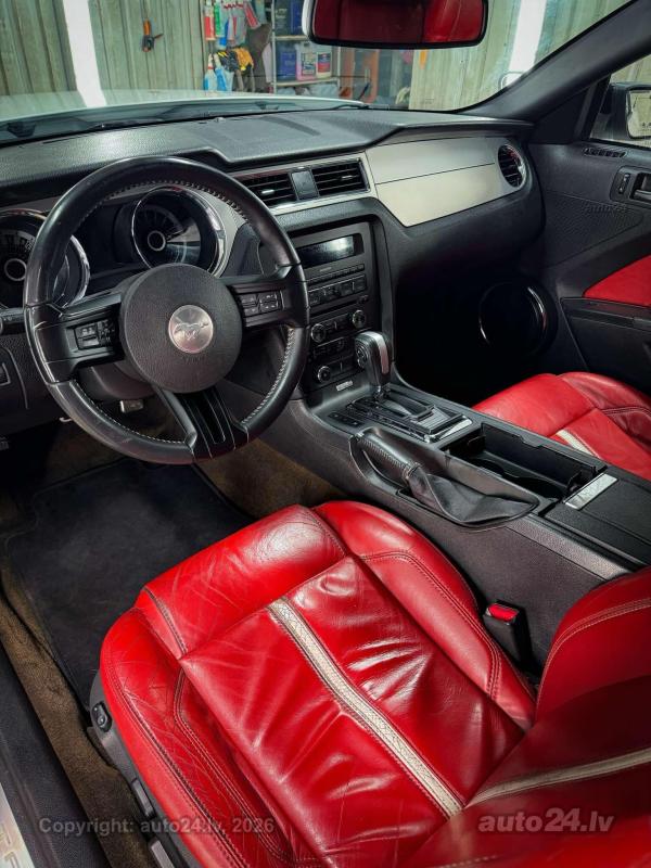 White Ford Mustang 2013 in Tallinn, with an engine capacity of 3.70 L and mileage of 170 thousand km for 16500 €, photo 5 on AUTOMOTO.COM.LV