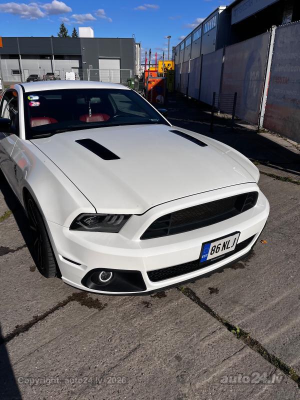White Ford Mustang 2013 in Tallinn, with an engine capacity of 3.70 L and mileage of 170 thousand km for 16500 €, photo 10 on AUTOMOTO.COM.LV
