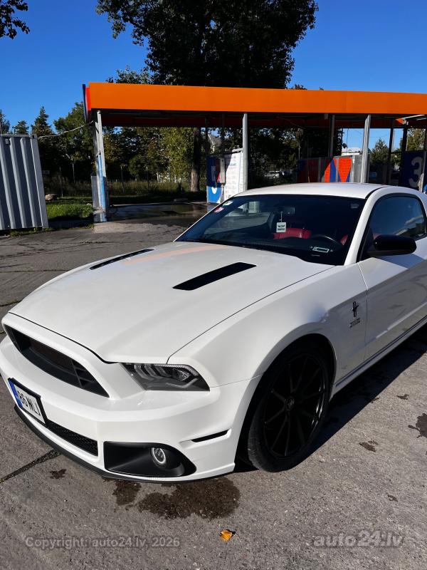 White Ford Mustang 2013 in Tallinn, with an engine capacity of 3.70 L and mileage of 170 thousand km for 16500 €, photo 11 on AUTOMOTO.COM.LV