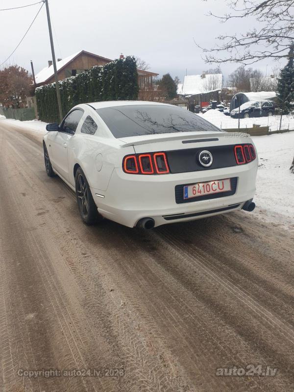 Balts Ford Mustang 2014 Tallina, ar dzinēja tilpumu 3.70 L un nobraukumu 121 tūkst. km par 13000 €, foto 2 vietnē AUTOMOTO.COM.LV