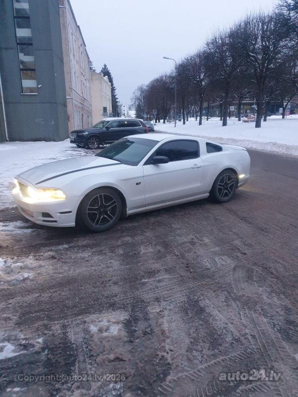 Balts Ford Mustang 2014 Tallina, ar dzinēja tilpumu 3.70 L un nobraukumu 121 tūkst. km par 13000 €, foto 4 vietnē AUTOMOTO.COM.LV