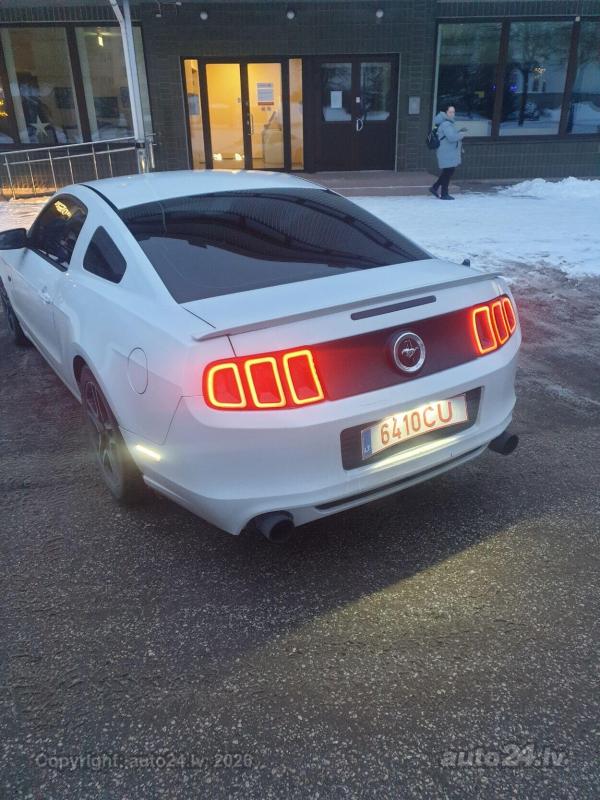 Balts Ford Mustang 2014 Tallina, ar dzinēja tilpumu 3.70 L un nobraukumu 121 tūkst. km par 13000 €, foto 5 vietnē AUTOMOTO.COM.LV