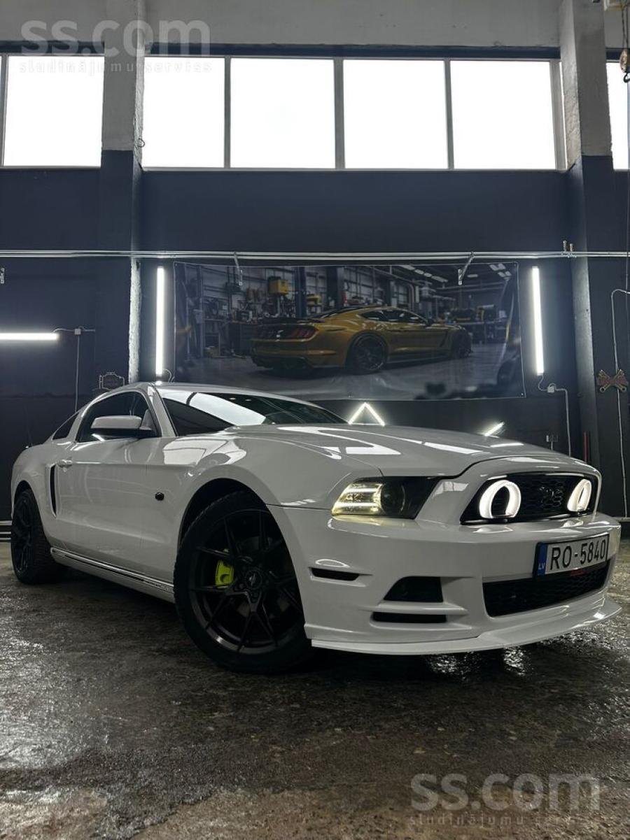 White Ford Mustang 2014 in Rezekne, with an engine capacity of 3.70 L and mileage of 153 thousand km for 12300 €, photo 1 on AUTOMOTO.COM.LV