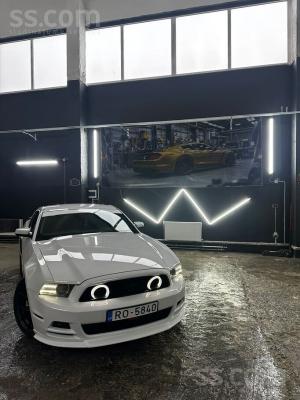 White Ford Mustang 2014 in Rezekne, with an engine capacity of 3.70 L and mileage of 153 thousand km for 12300 €, photo 2 on AUTOMOTO.COM.LV