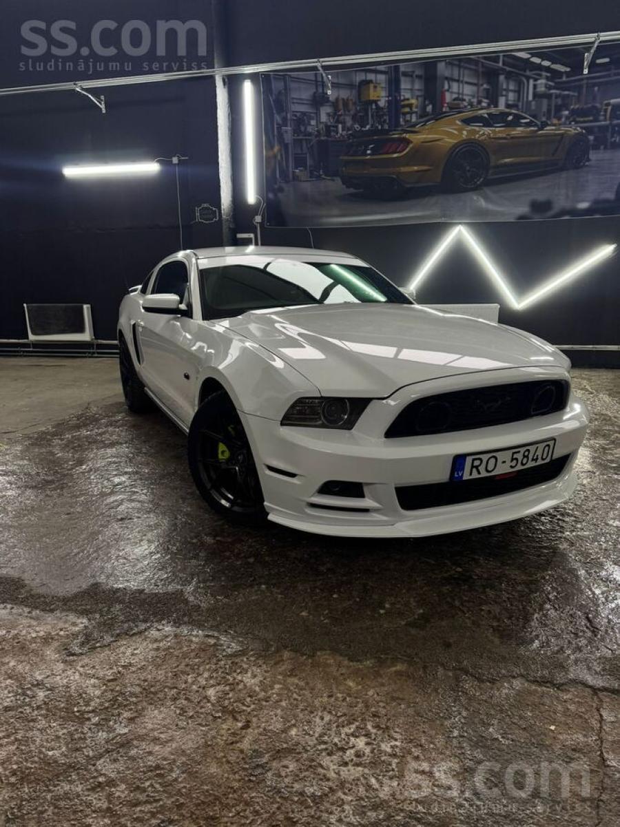White Ford Mustang 2014 in Rezekne, with an engine capacity of 3.70 L and mileage of 153 thousand km for 12300 €, photo 9 on AUTOMOTO.COM.LV