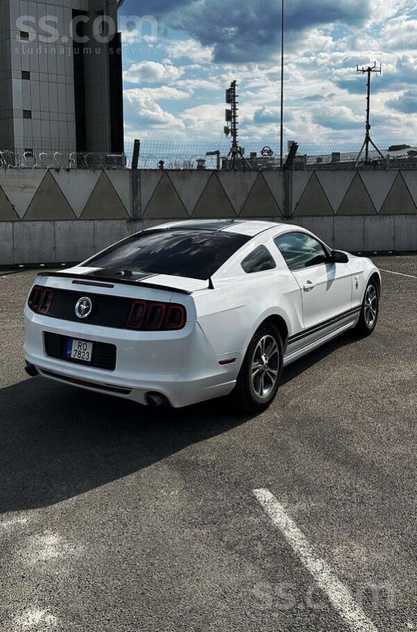 Balts Ford Mustang 2014 Rīga, ar dzinēja tilpumu 3.70 L un nobraukumu 165 tūkst. km par 15000 €, foto 5 vietnē AUTOMOTO.COM.LV