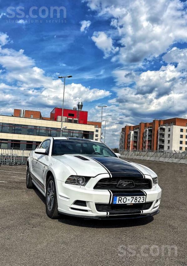 Balts Ford Mustang 2014 Rīga, ar dzinēja tilpumu 3.70 L un nobraukumu 165 tūkst. km par 15000 €, foto 6 vietnē AUTOMOTO.COM.LV