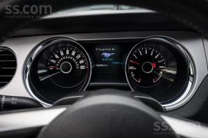 Белый Форд Мустанг 2014 в Рига, объемом двигателя 3.70 л и пробегом 165 тыс. км за 15000 €, фото 9 на AUTOMOTO.COM.LV