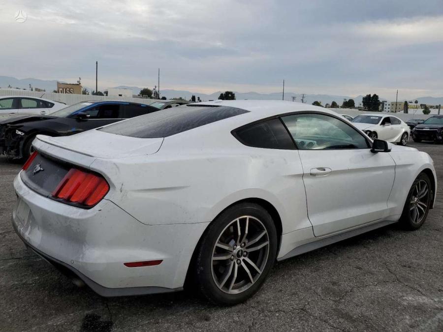 Balts Ford Mustang 2015 Viļņa, ar dzinēja tilpumu 2.26 L un nobraukumu 234 tūkst. km par 8850 €, foto 12 vietnē AUTOMOTO.COM.LV