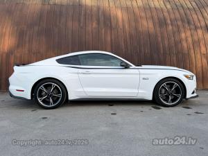 White Ford Mustang 2015 in Tallinn, with an engine capacity of 5.00 L and mileage of 93 thousand km for 27990 €, photo 3 on AUTOMOTO.COM.LV