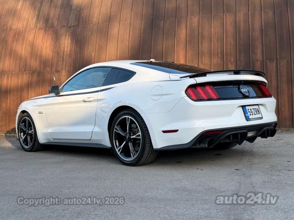 Balts Ford Mustang 2015 Tallina, ar dzinēja tilpumu 5.00 L un nobraukumu 93 tūkst. km par 27990 €, foto 3 vietnē AUTOMOTO.COM.LV
