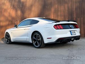 White Ford Mustang 2015 in Tallinn, with an engine capacity of 5.00 L and mileage of 93 thousand km for 27990 €, photo 4 on AUTOMOTO.COM.LV