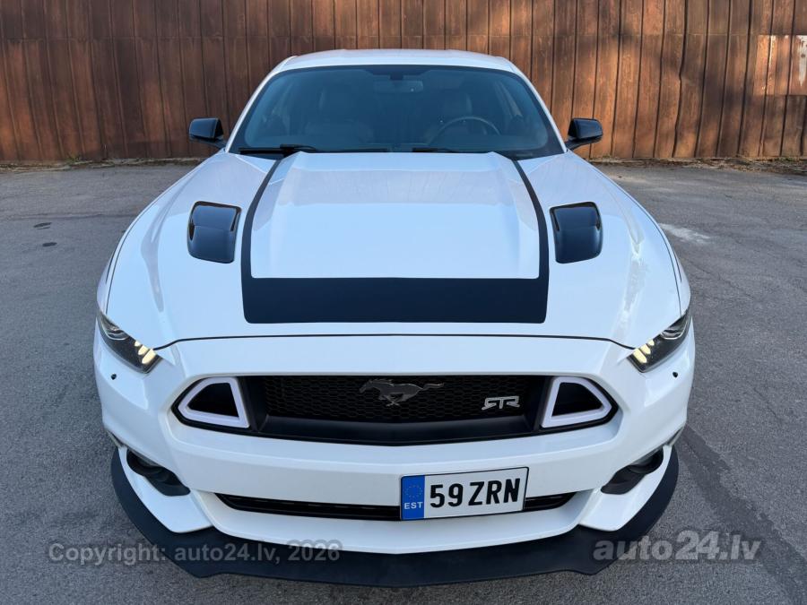 White Ford Mustang 2015 in Tallinn, with an engine capacity of 5.00 L and mileage of 93 thousand km for 27990 €, photo 5 on AUTOMOTO.COM.LV