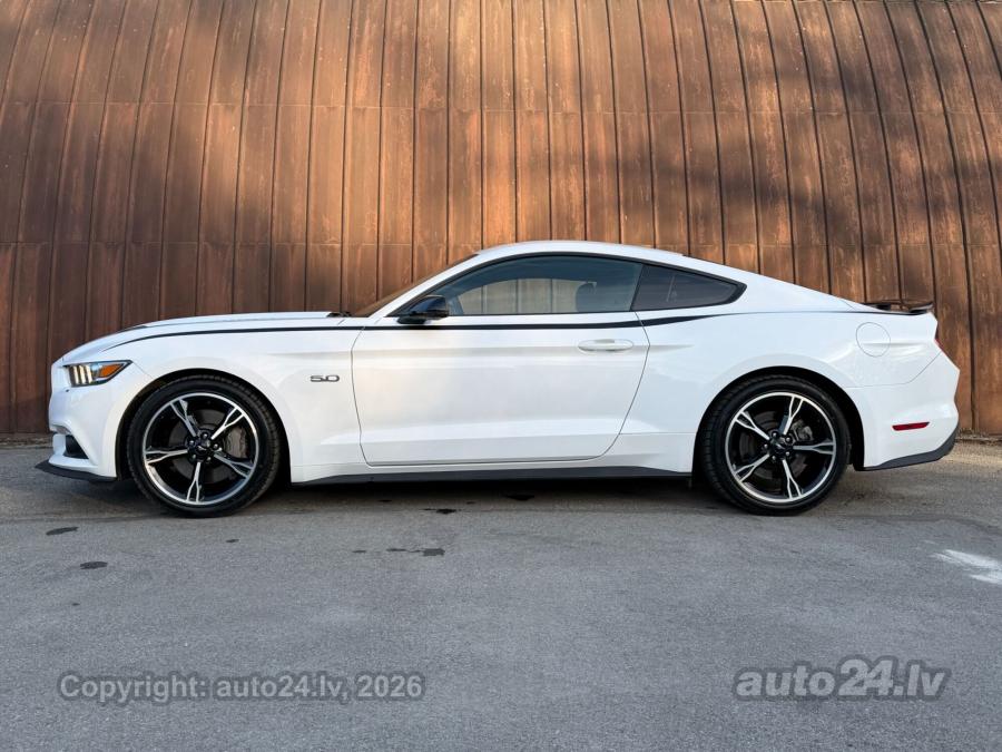 White Ford Mustang 2015 in Tallinn, with an engine capacity of 5.00 L and mileage of 93 thousand km for 27990 €, photo 8 on AUTOMOTO.COM.LV
