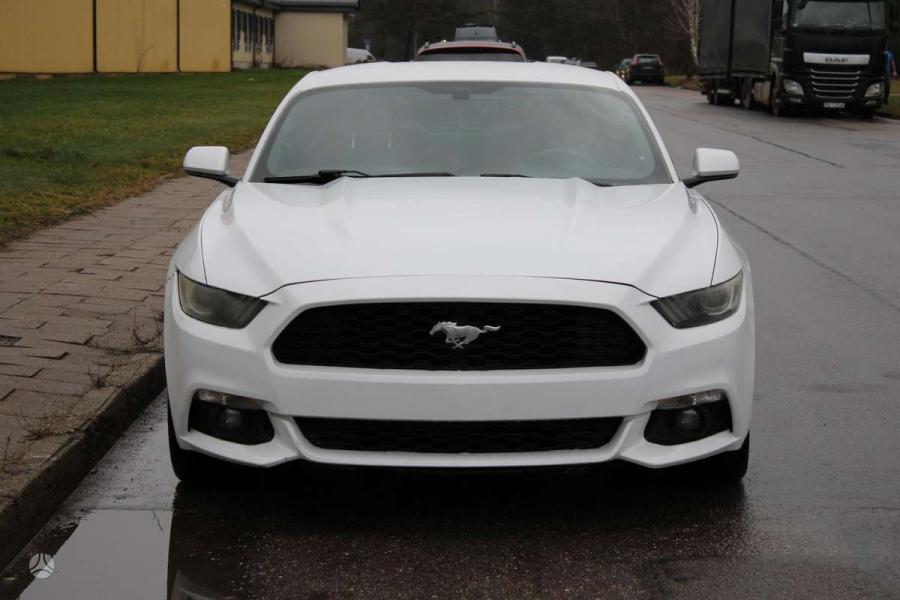 Balts Ford Mustang 2016 Viļņa, ar dzinēja tilpumu 2.26 L un nobraukumu 182 tūkst. km par 12800 €, foto 1 vietnē AUTOMOTO.COM.LV