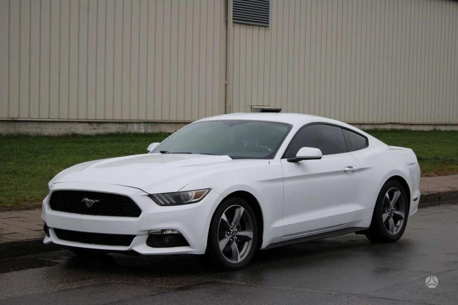 Balts Ford Mustang 2016 Viļņa, ar dzinēja tilpumu 2.26 L un nobraukumu 182 tūkst. km par 12800 €, foto 2 vietnē AUTOMOTO.COM.LV