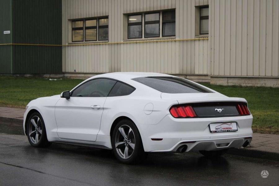 Balts Ford Mustang 2016 Viļņa, ar dzinēja tilpumu 2.26 L un nobraukumu 182 tūkst. km par 12800 €, foto 4 vietnē AUTOMOTO.COM.LV
