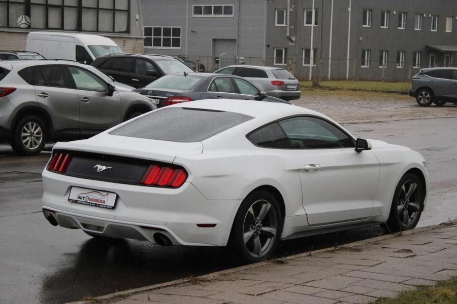 Balts Ford Mustang 2016 Viļņa, ar dzinēja tilpumu 2.26 L un nobraukumu 182 tūkst. km par 12800 €, foto 6 vietnē AUTOMOTO.COM.LV