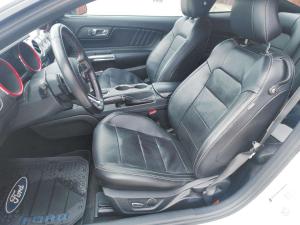 Balts Ford Mustang 2016 Kauņa, ar dzinēja tilpumu 5.00 L un nobraukumu 85 tūkst. km par 26900 €, foto 10 vietnē AUTOMOTO.COM.LV