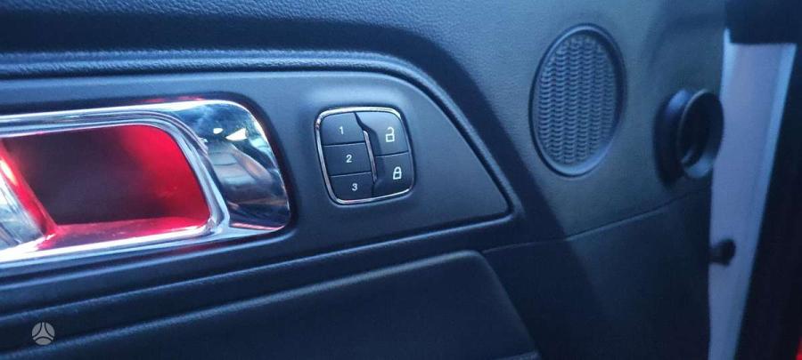 Balts Ford Mustang 2016 Kauņa, ar dzinēja tilpumu 5.00 L un nobraukumu 85 tūkst. km par 26900 €, foto 15 vietnē AUTOMOTO.COM.LV