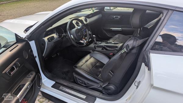 Balts Ford Mustang 2017 Viļņa, ar dzinēja tilpumu 2.30 L un nobraukumu 128 tūkst. km par 16500 €, foto 3 vietnē AUTOMOTO.COM.LV