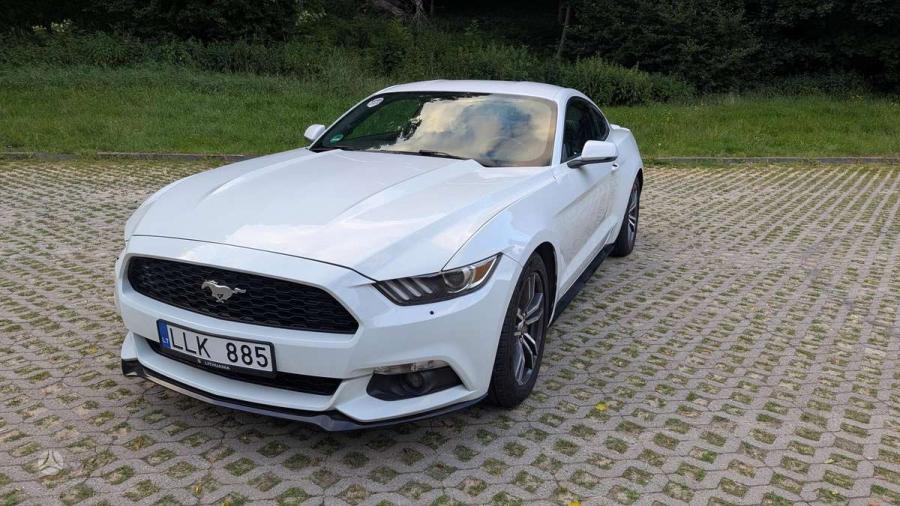 Balts Ford Mustang 2017 Viļņa, ar dzinēja tilpumu 2.30 L un nobraukumu 128 tūkst. km par 16200 €, foto 1 vietnē AUTOMOTO.COM.LV