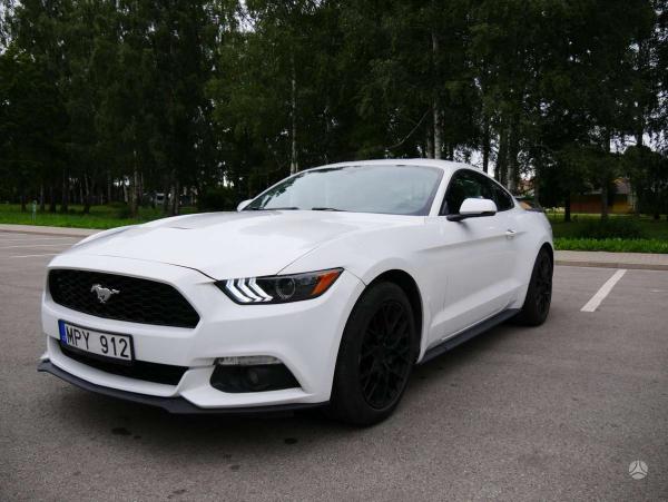 Белый Форд Мустанг 2017 в Шяуляй, объемом двигателя 2.26 л и пробегом 120 тыс. км за 16500 €, фото 1 на AUTOMOTO.COM.LV