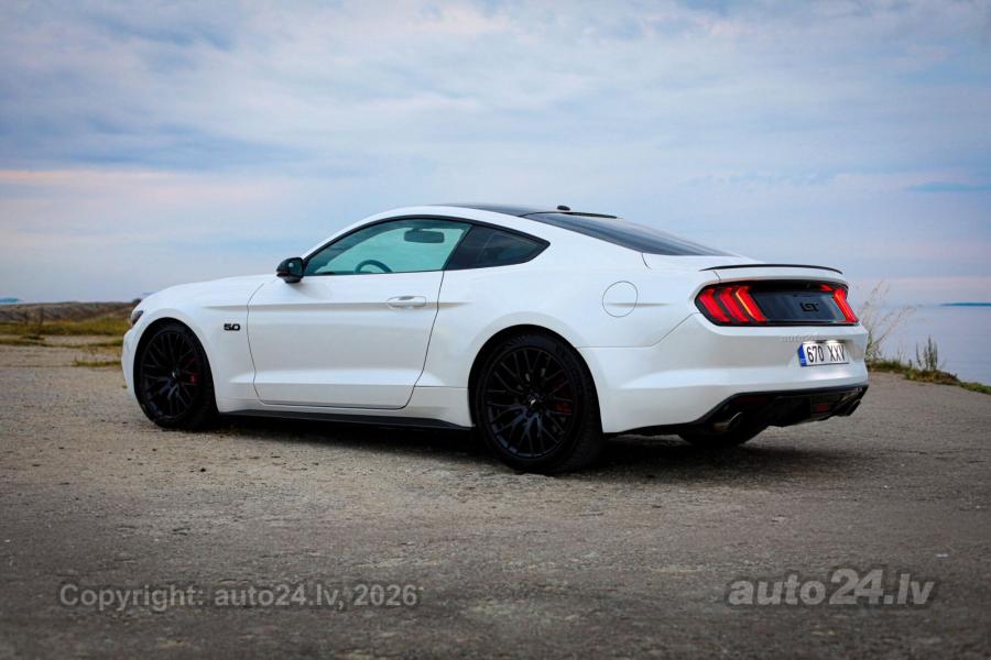 White Ford Mustang 2017 in Tallinn, with an engine capacity of 5.00 L and mileage of 85 thousand km for 40000 €, photo 7 on AUTOMOTO.COM.LV