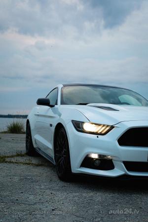 White Ford Mustang 2017 in Tallinn, with an engine capacity of 5.00 L and mileage of 85 thousand km for 40000 €, photo 8 on AUTOMOTO.COM.LV
